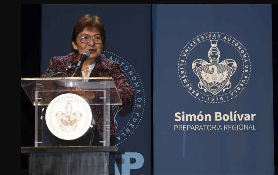 Lilia Cedillo encabeza graduación de Prepa Simón Bolívar y Medicina ...